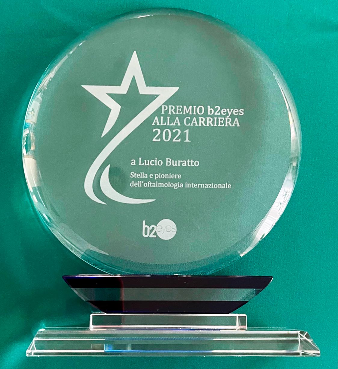 Lucio Buratto riceve il Premio alla Carriera b2eyes 2021